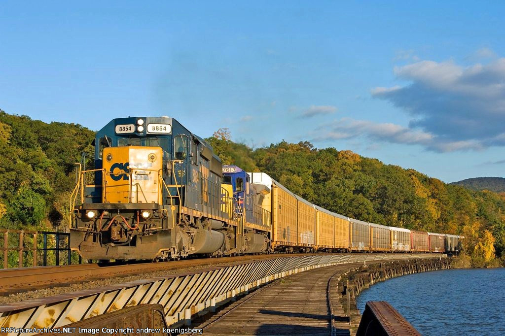 CSX EMD SD-40-2 8854